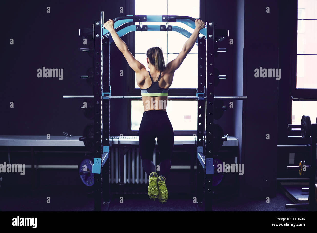 Back female bodybuilder hi-res stock photography and images - Alamy