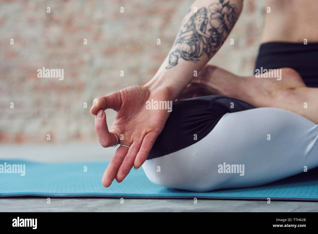 Female Right Hand High Resolution Stock Photography and Images - Alamy