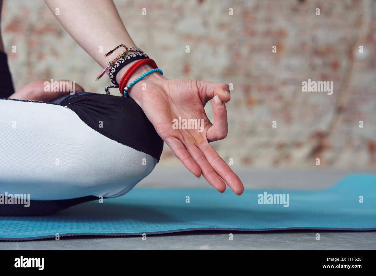 Female yoga zen hand hi-res stock photography and images - Alamy