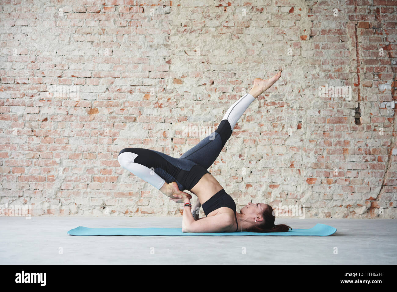 Wall pose hi-res stock photography and images - Alamy