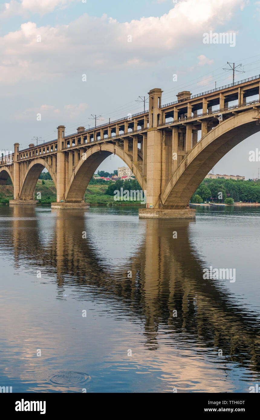 Concrete arch road bridge hi-res stock photography and images - Alamy
