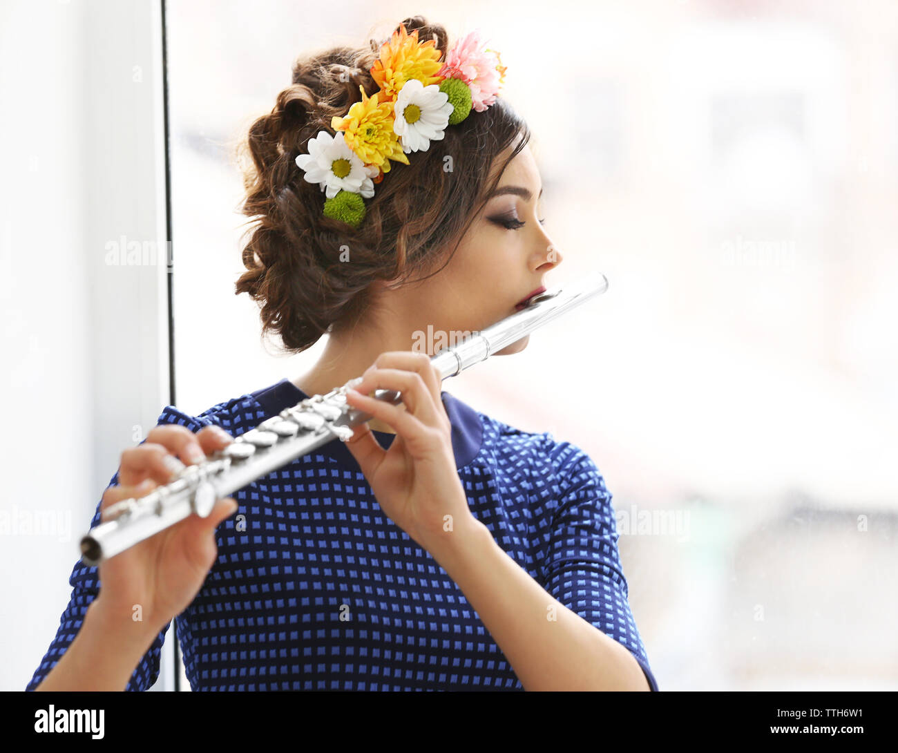 Hand blurred flute hi-res stock photography and images - Alamy
