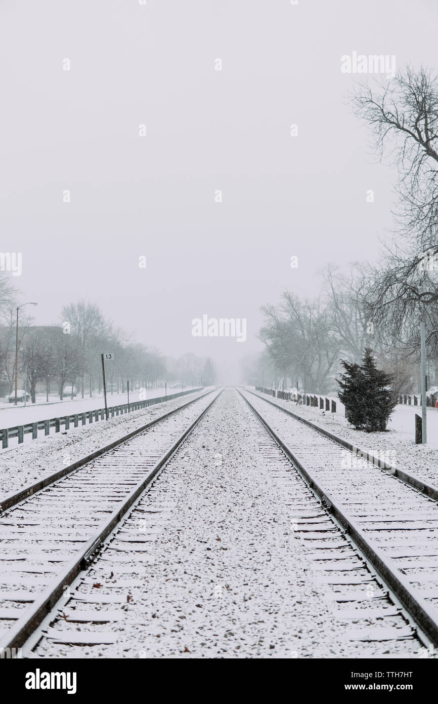 Train tracks chicago winter hi-res stock photography and images - Alamy