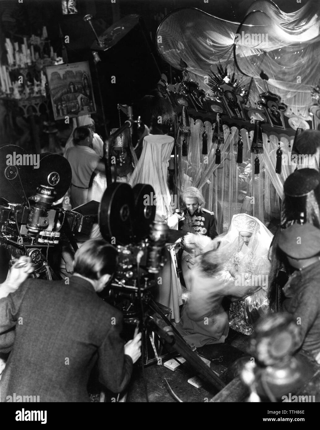 Marlene dietrich as catherine the great of russia hi-res stock ...