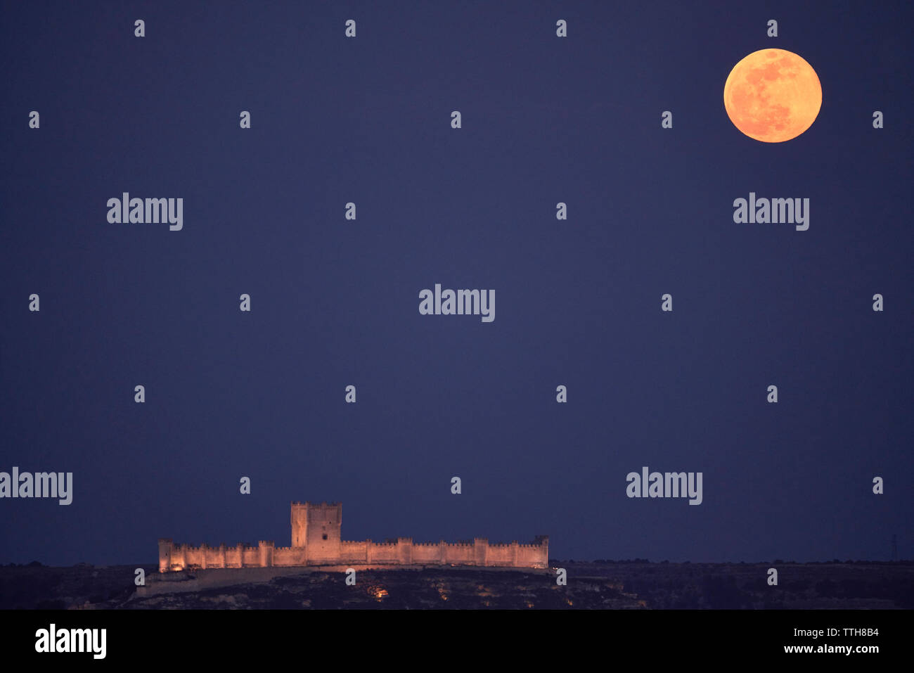 Night moon castle illumination hi-res stock photography and images - Alamy