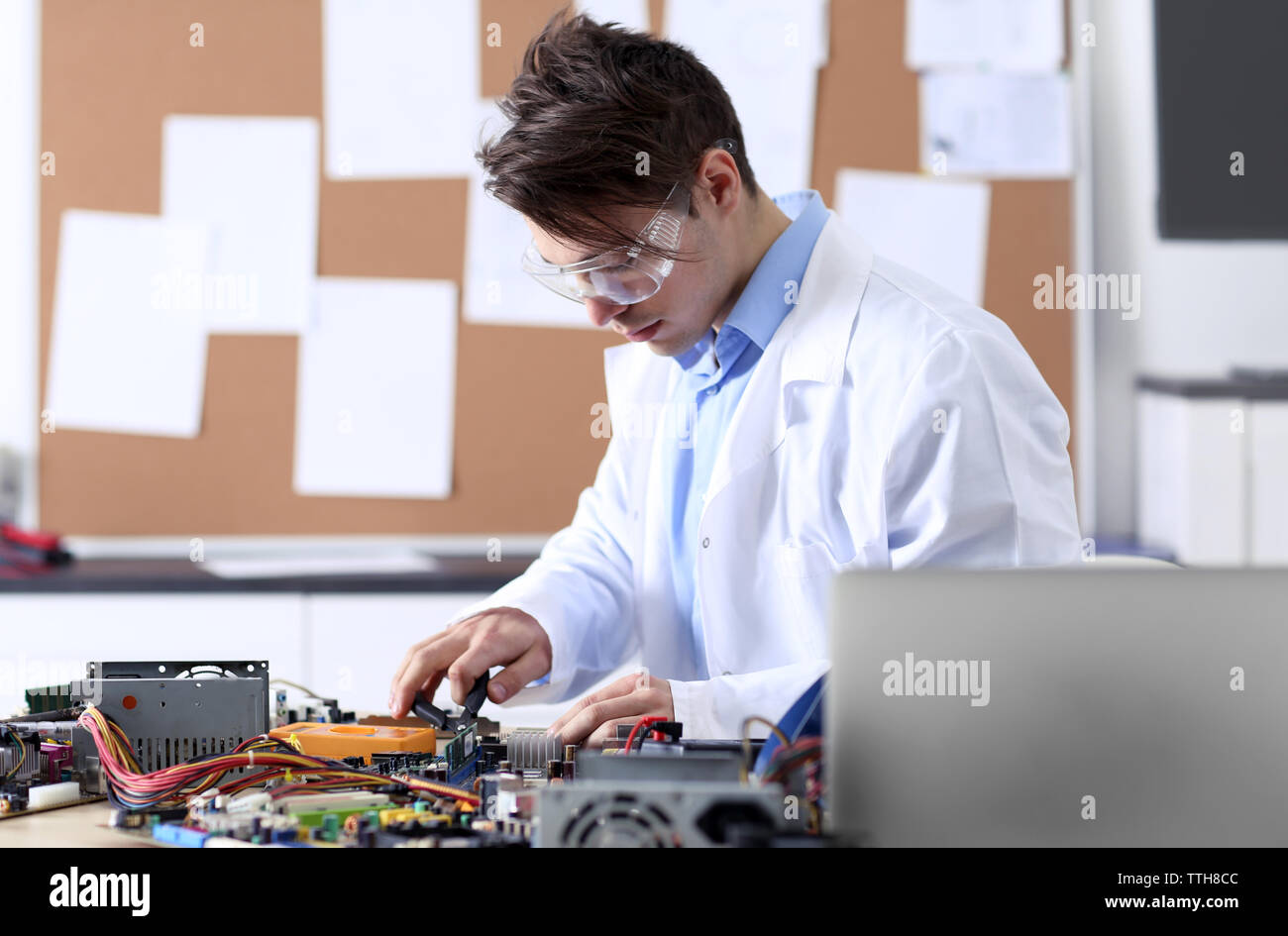 Notebook man repairing hi-res stock photography and images - Alamy