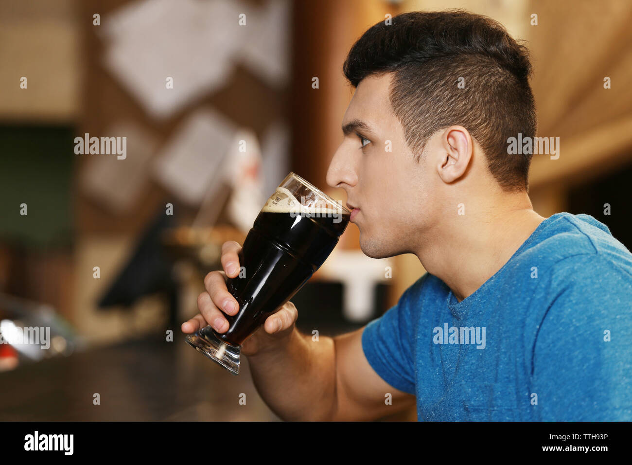 Man sitting in a pub drinking a pint of beer hi-res stock photography ...