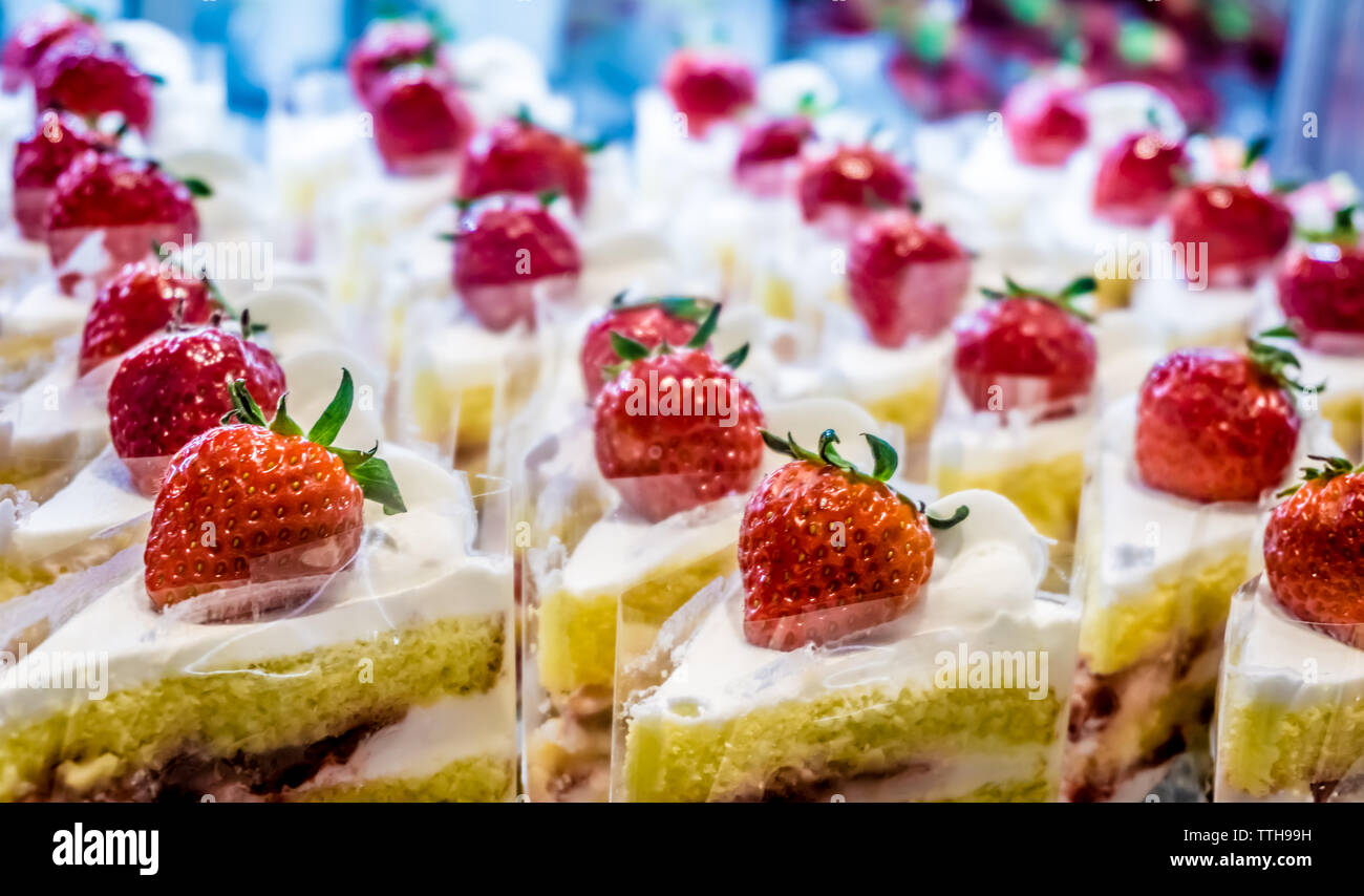 Delicious strawberry cakes, it is a pleasure to see and enjoy eating ...