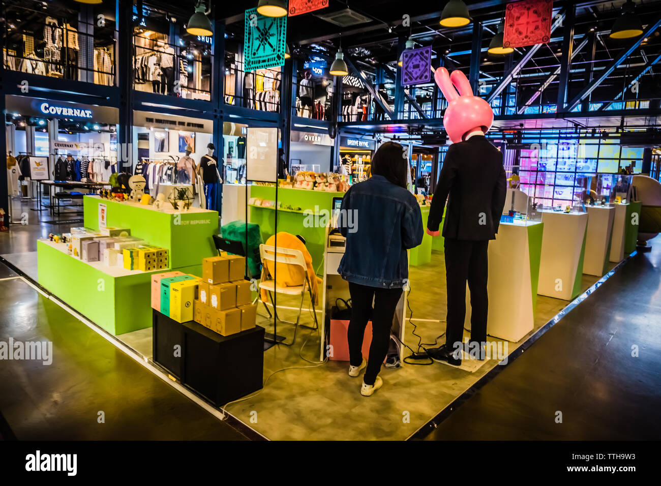 Common ground mall seoul hi-res stock photography and images - Alamy