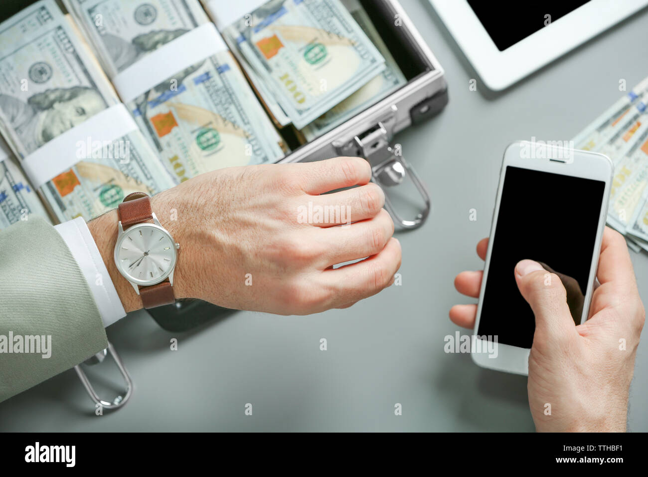 Money cellphone hi-res stock photography and images - Alamy