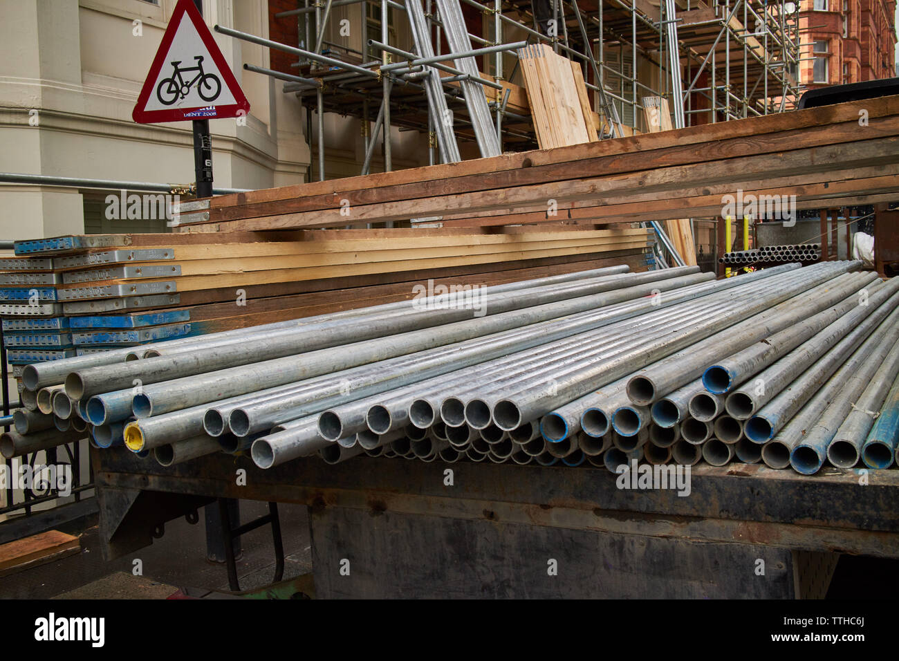 Scaffolding and van hi-res stock photography and images - Alamy