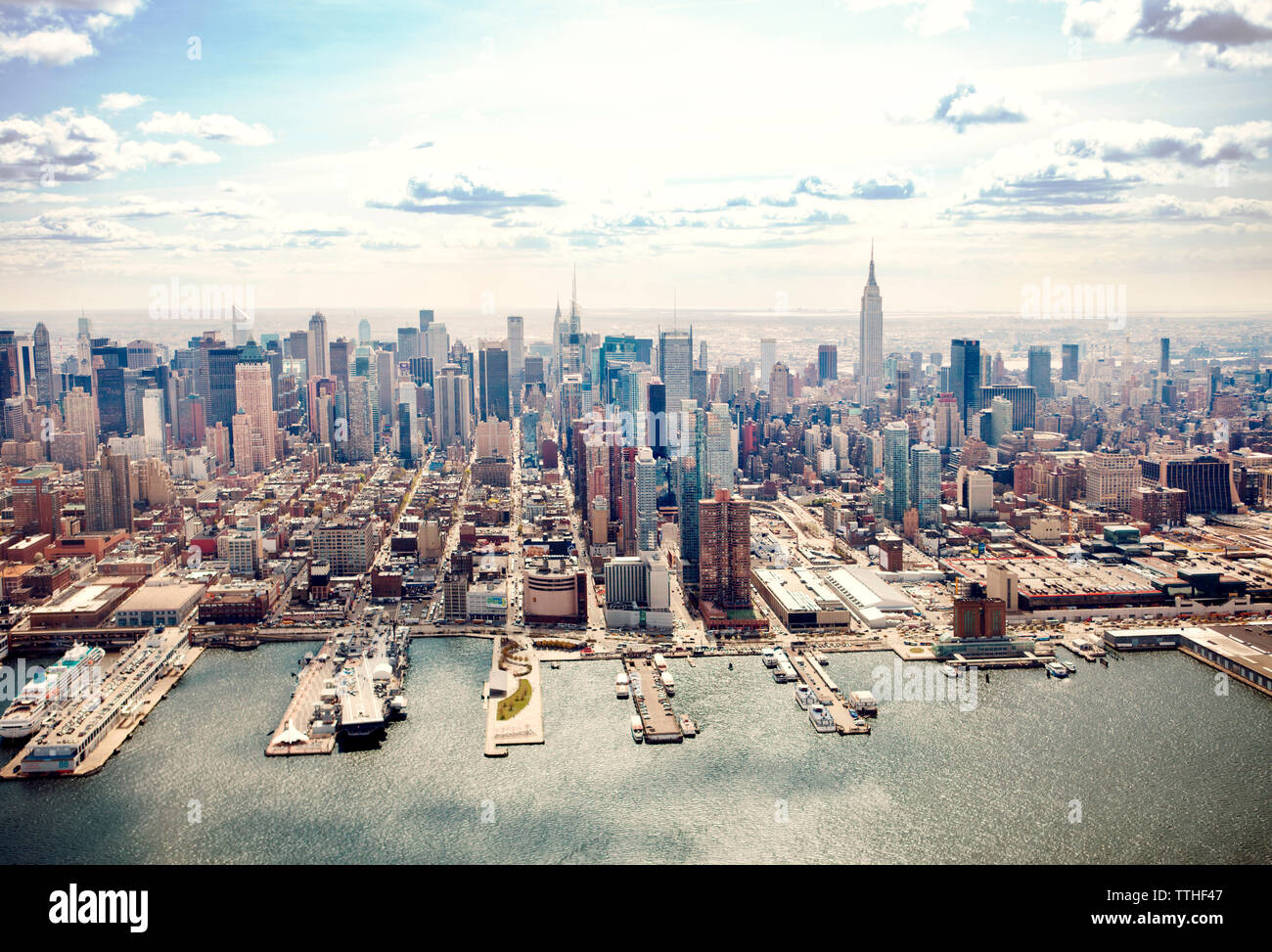 Harbor cities hi-res stock photography and images - Alamy