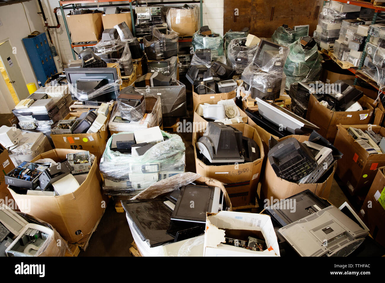 Electrical waste recycling hi-res stock photography and images - Alamy