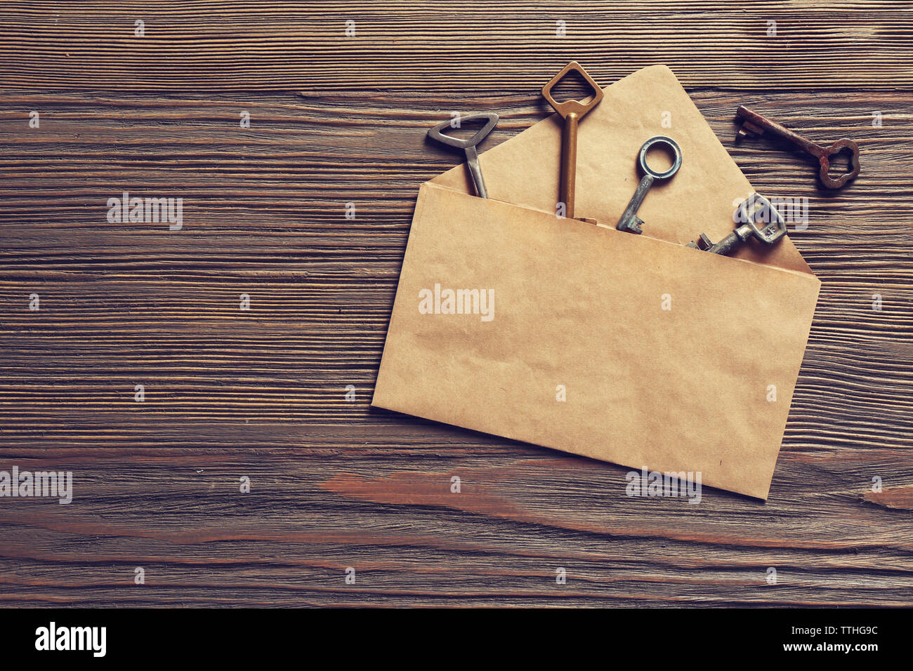 Envelope with key inside hi-res stock photography and images - Alamy