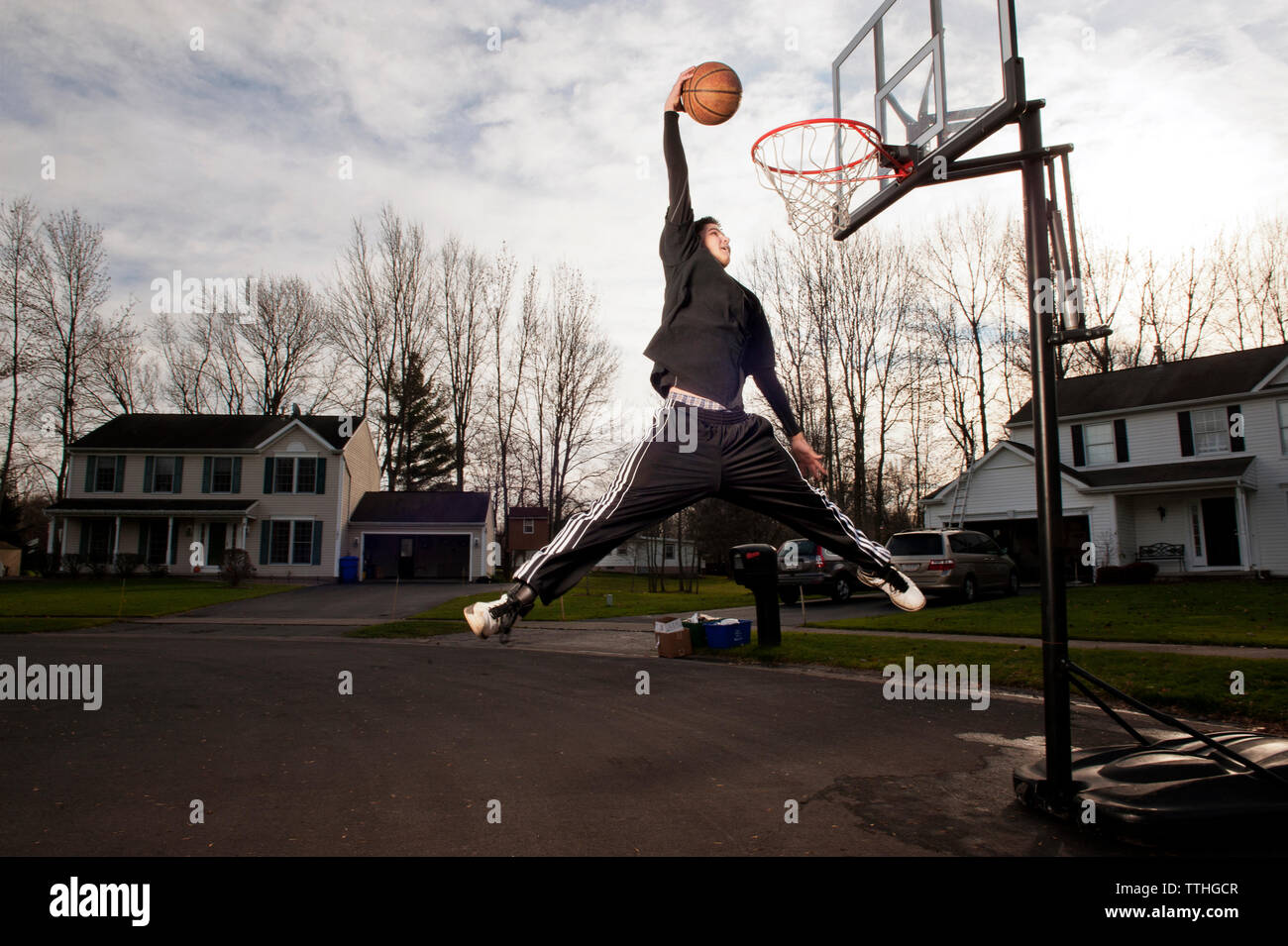 Dunking ball hi-res stock photography and images - Alamy