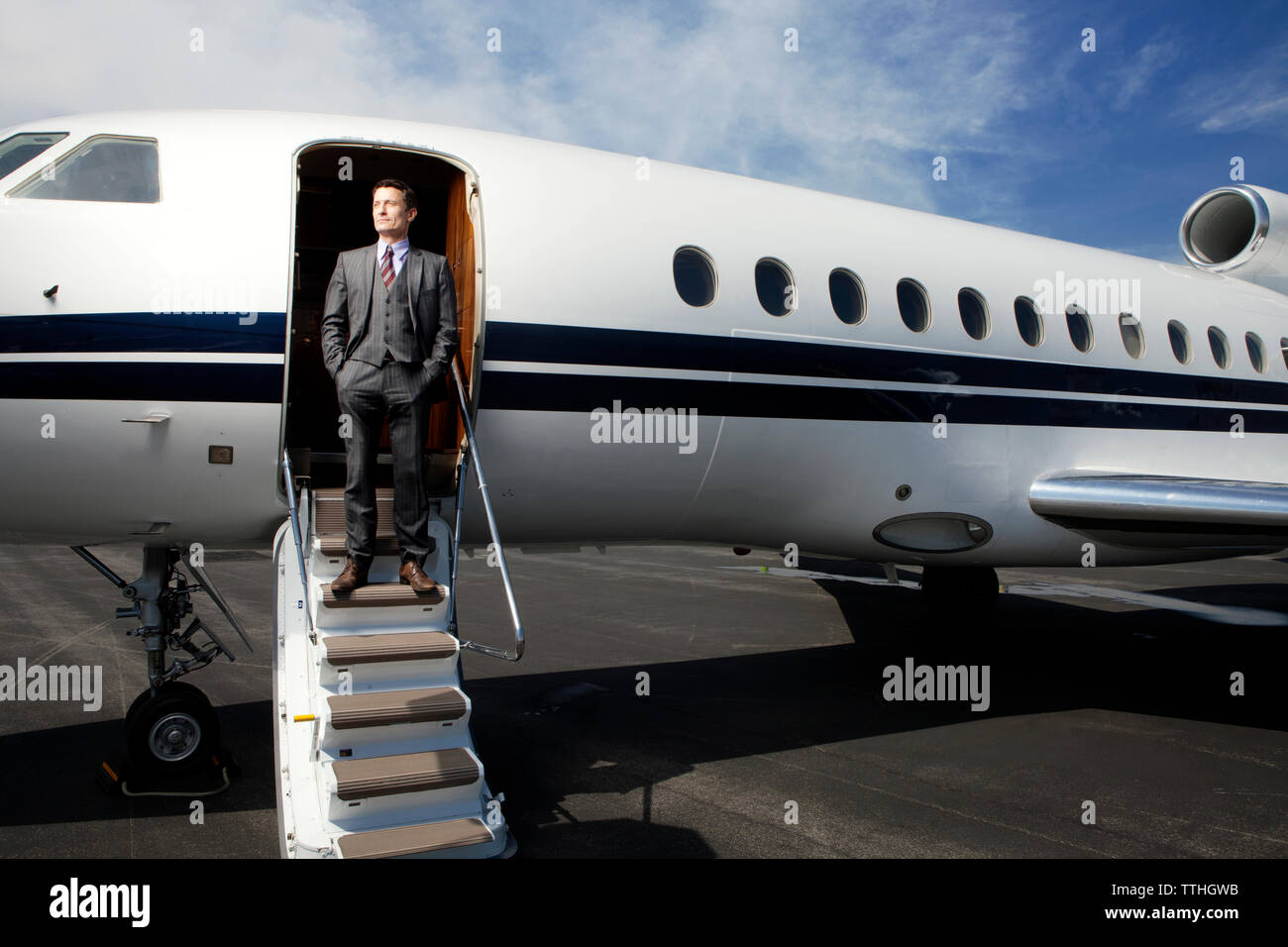 Airplane steps hi-res stock photography and images - Alamy