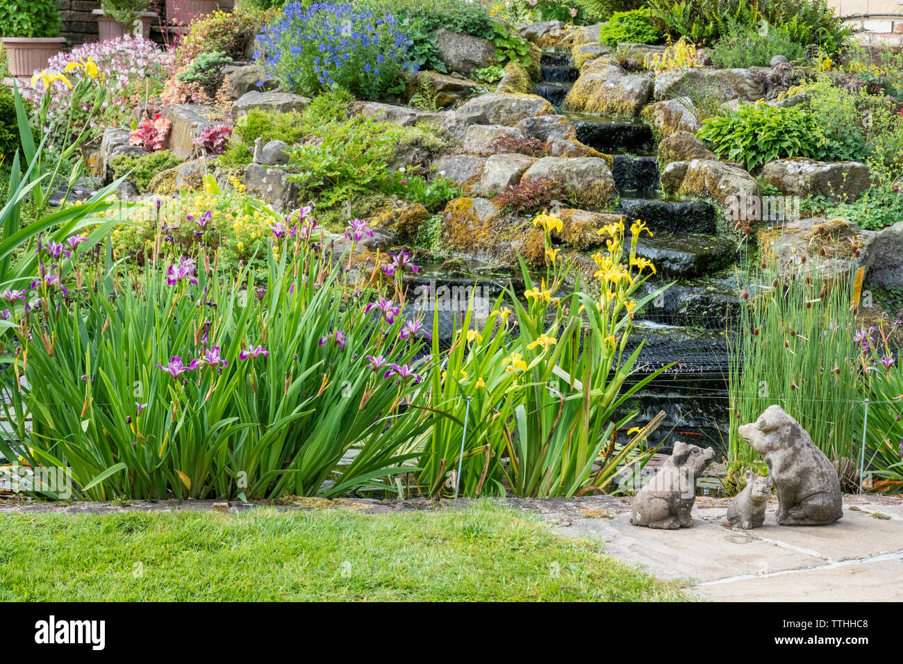 Beautiful english country home hi-res stock photography and images - Alamy