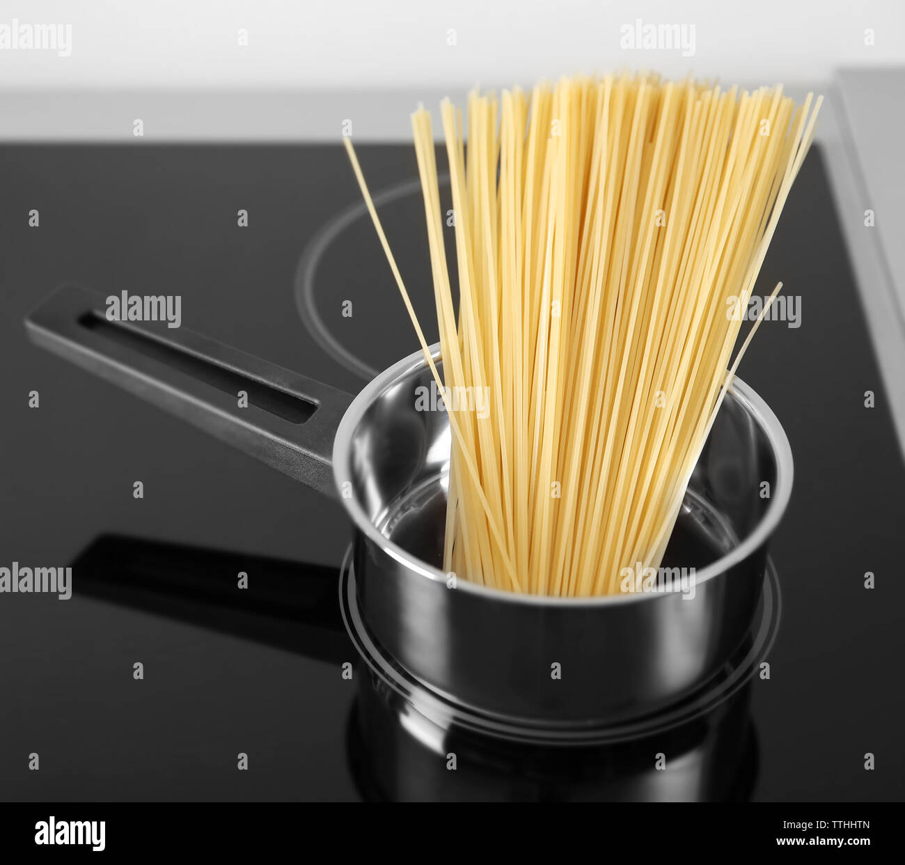 Boiling spaghetti in pan on electric stove in the kitchen Stock Photo ...