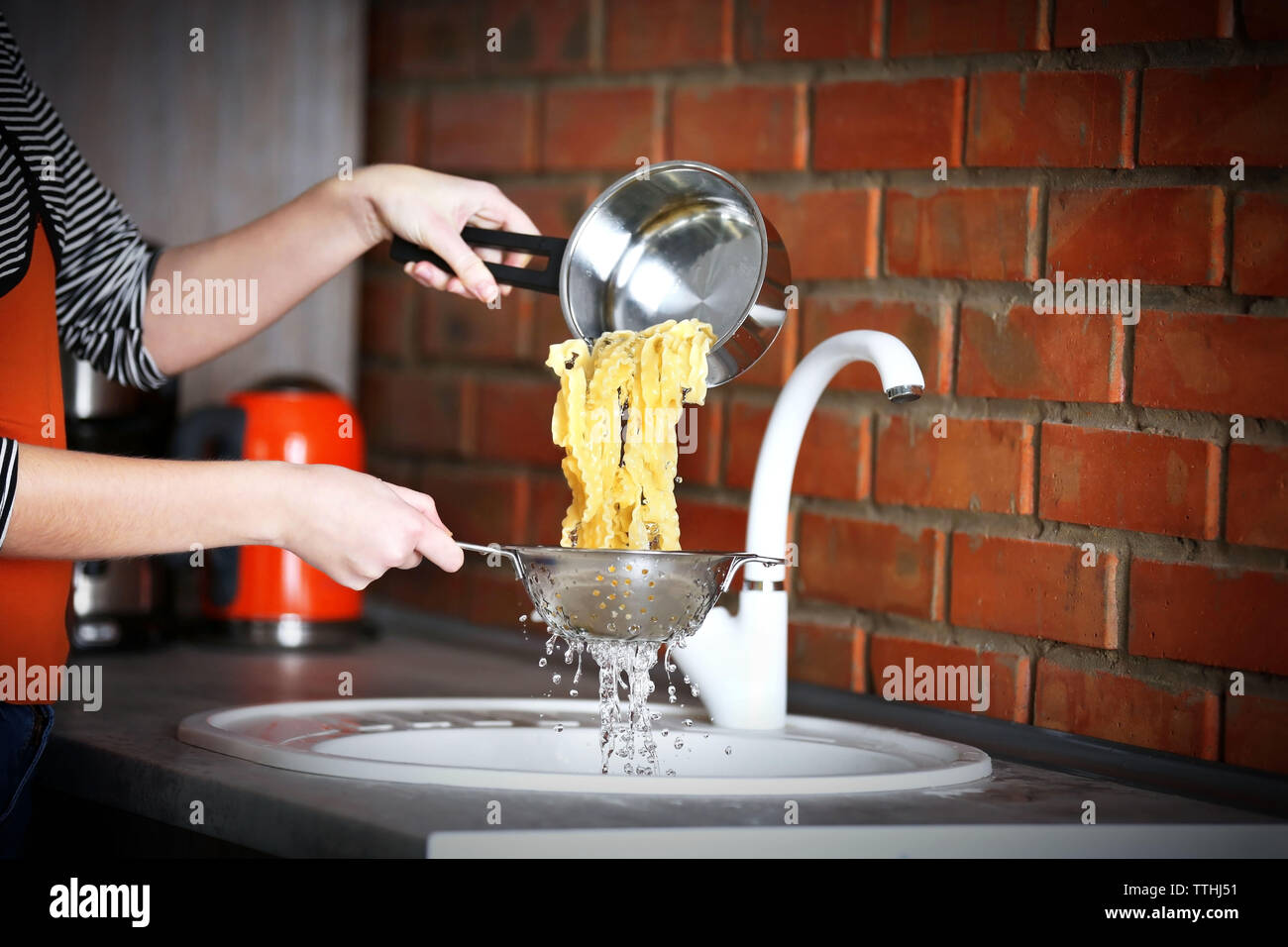 Closeup hand pouring boiled water hi-res stock photography and images ...
