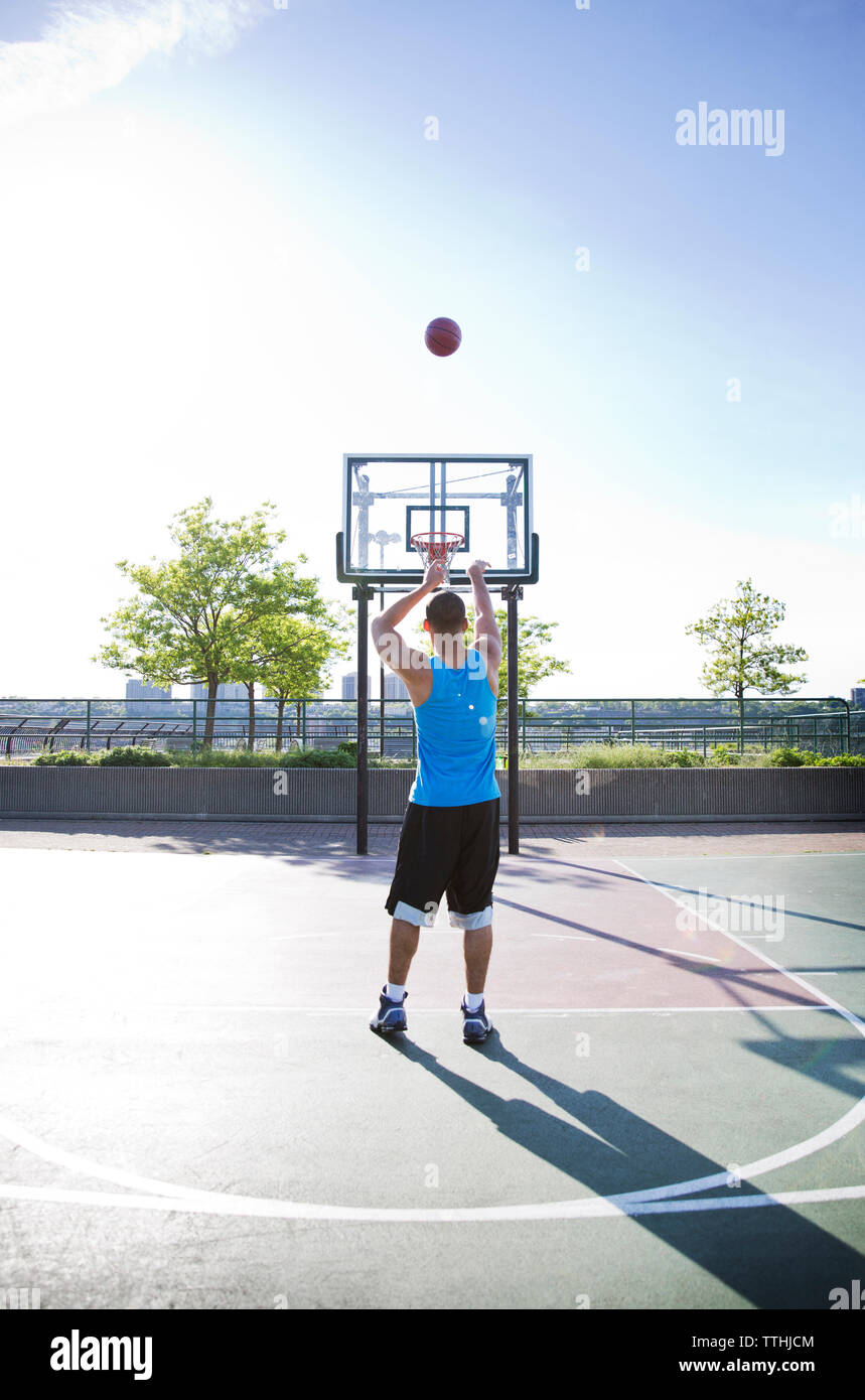 Shadow man playing basketball basketball court hi-res stock photography ...