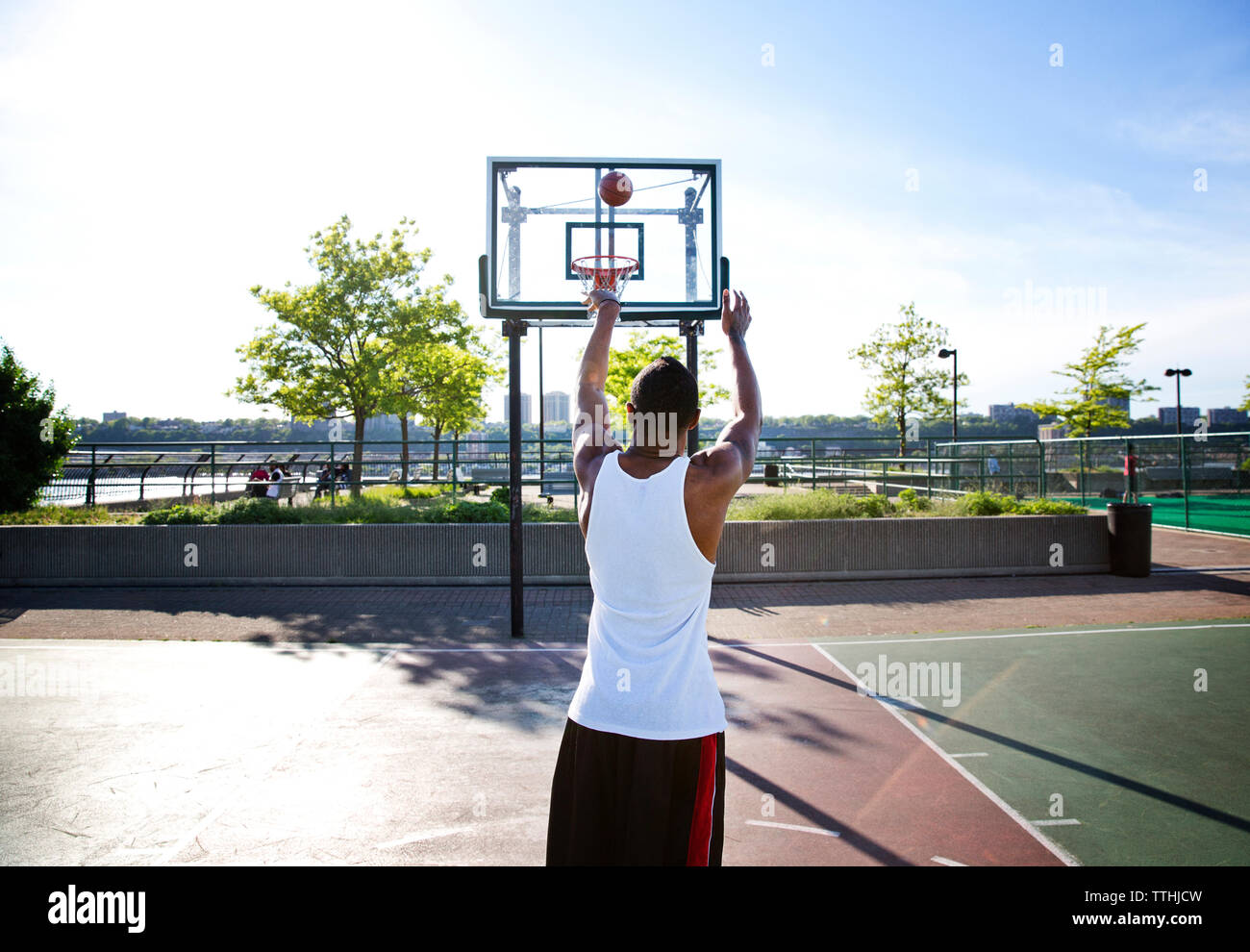 Shadow basketball hoop on court hi-res stock photography and images - Alamy