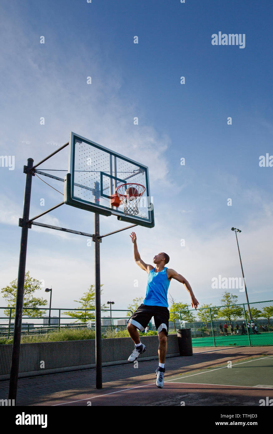 Dunking ball hi-res stock photography and images - Alamy