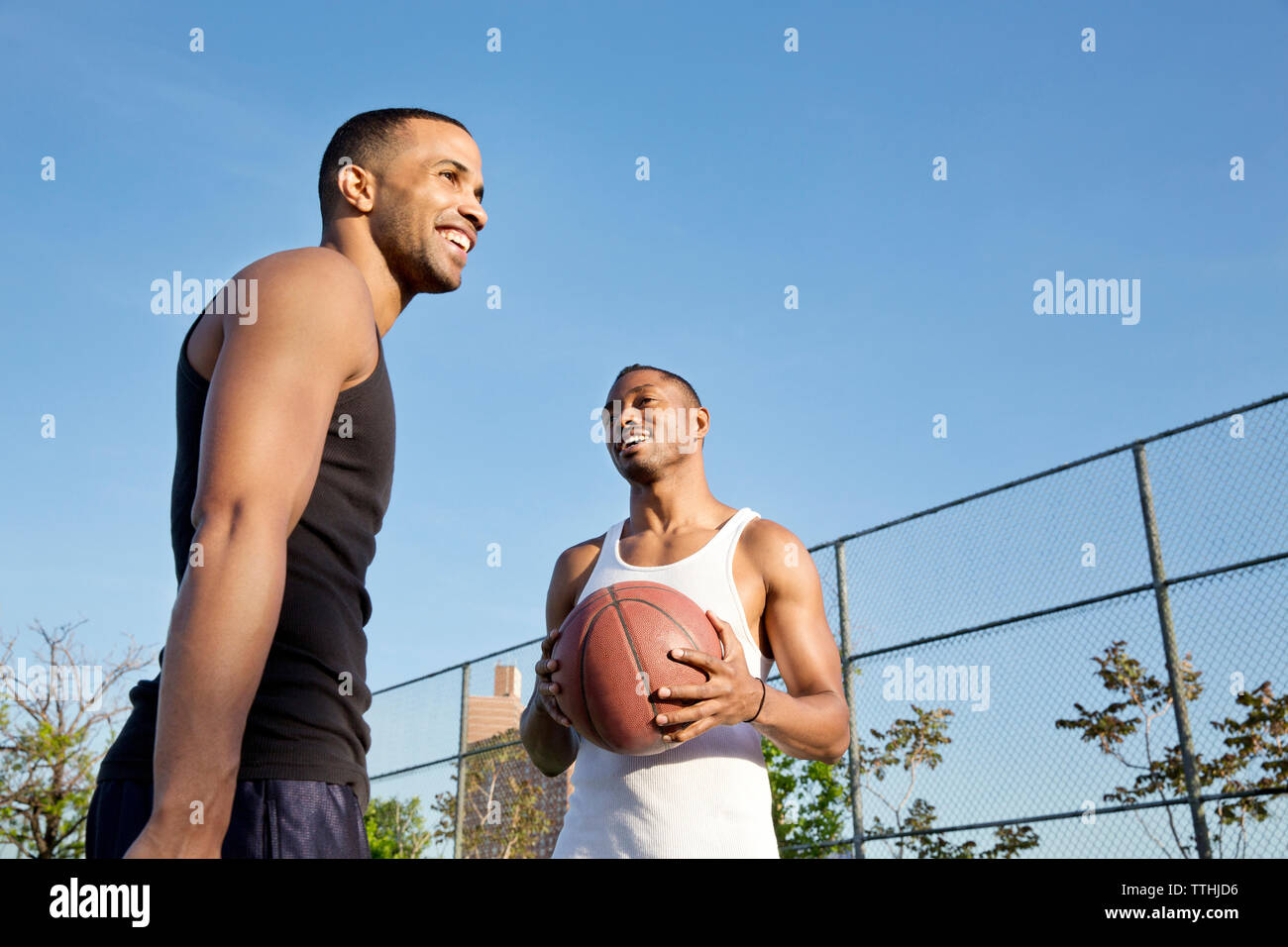 Two sportsmen talking hi-res stock photography and images - Alamy