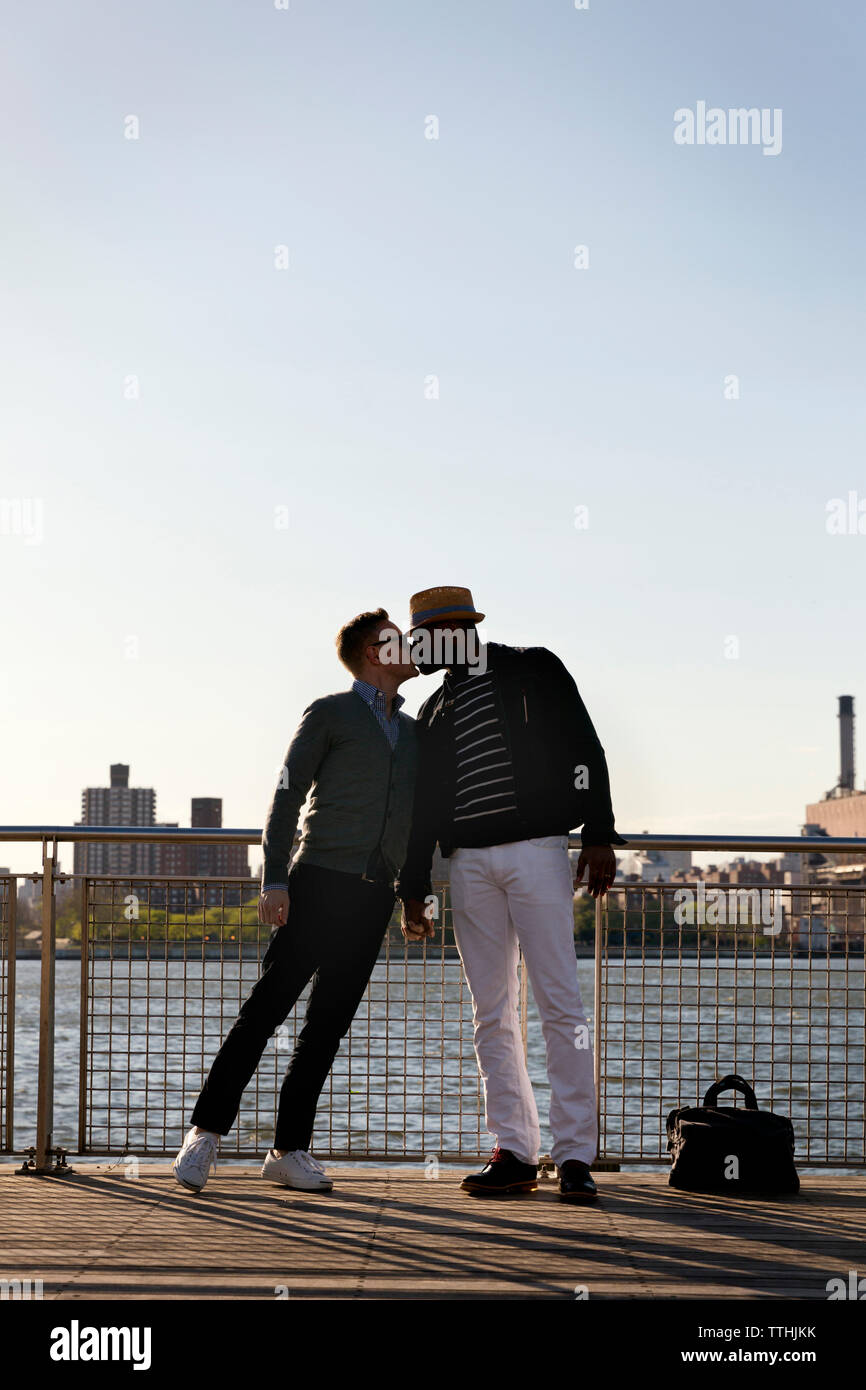 Mature gay couple kissing hi-res stock photography and images - Alamy