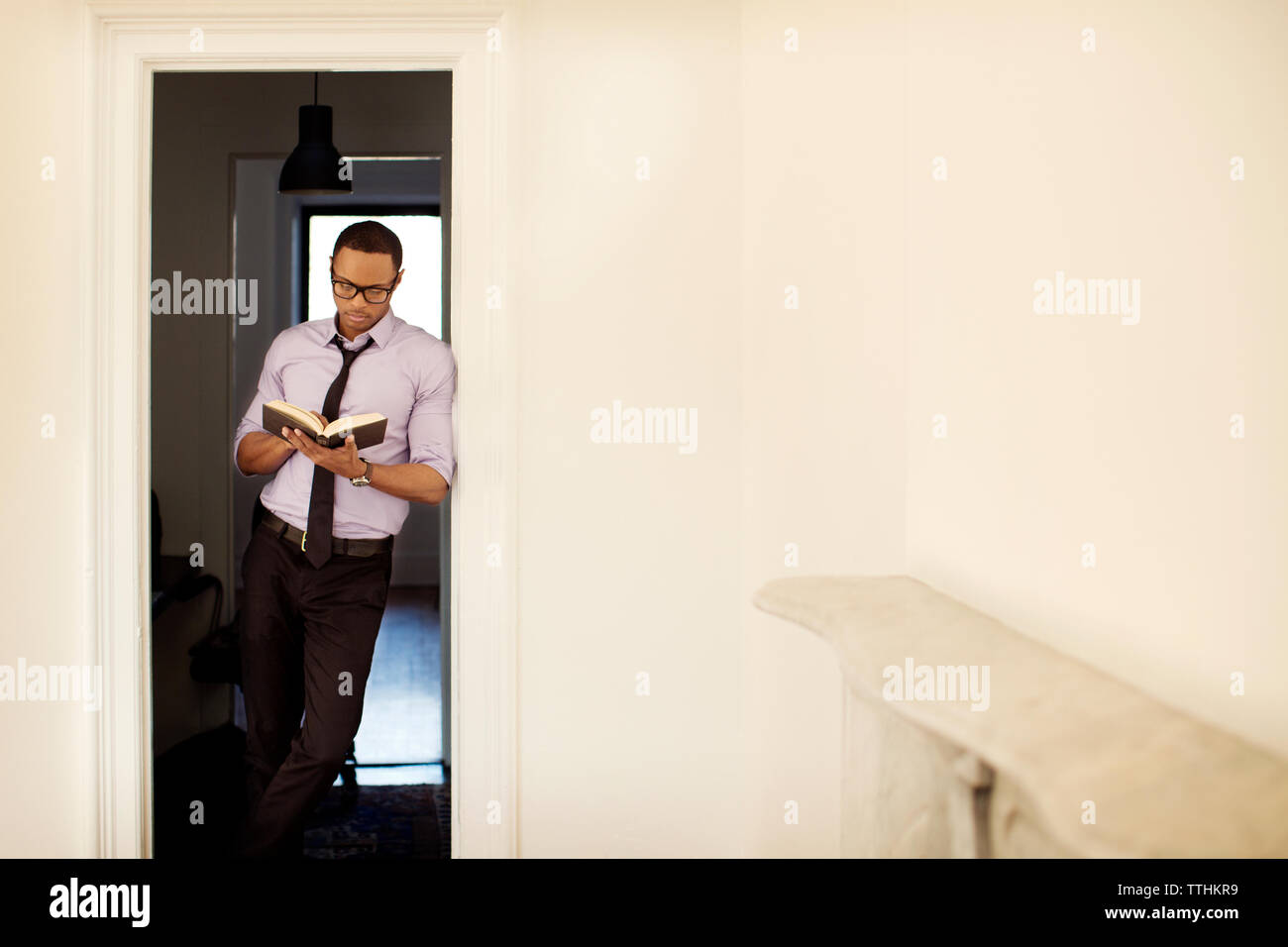Standing man reading hi-res stock photography and images - Alamy