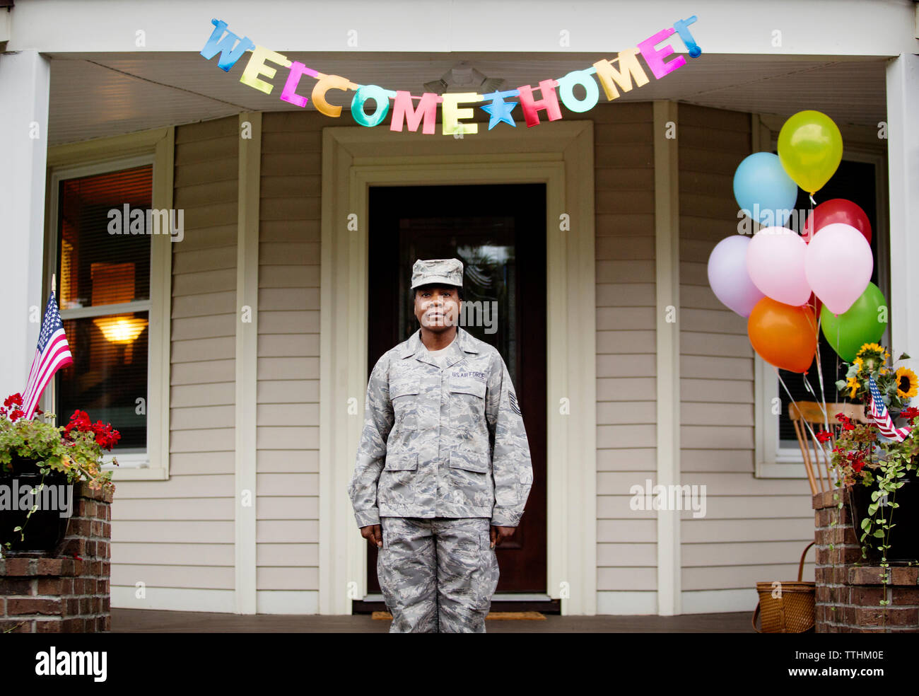 Female army uniform hi-res stock photography and images - Alamy