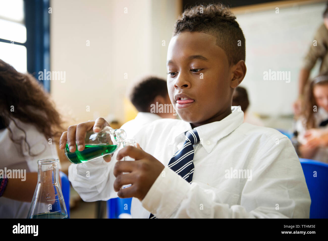 Chemicals mixing hi-res stock photography and images - Alamy