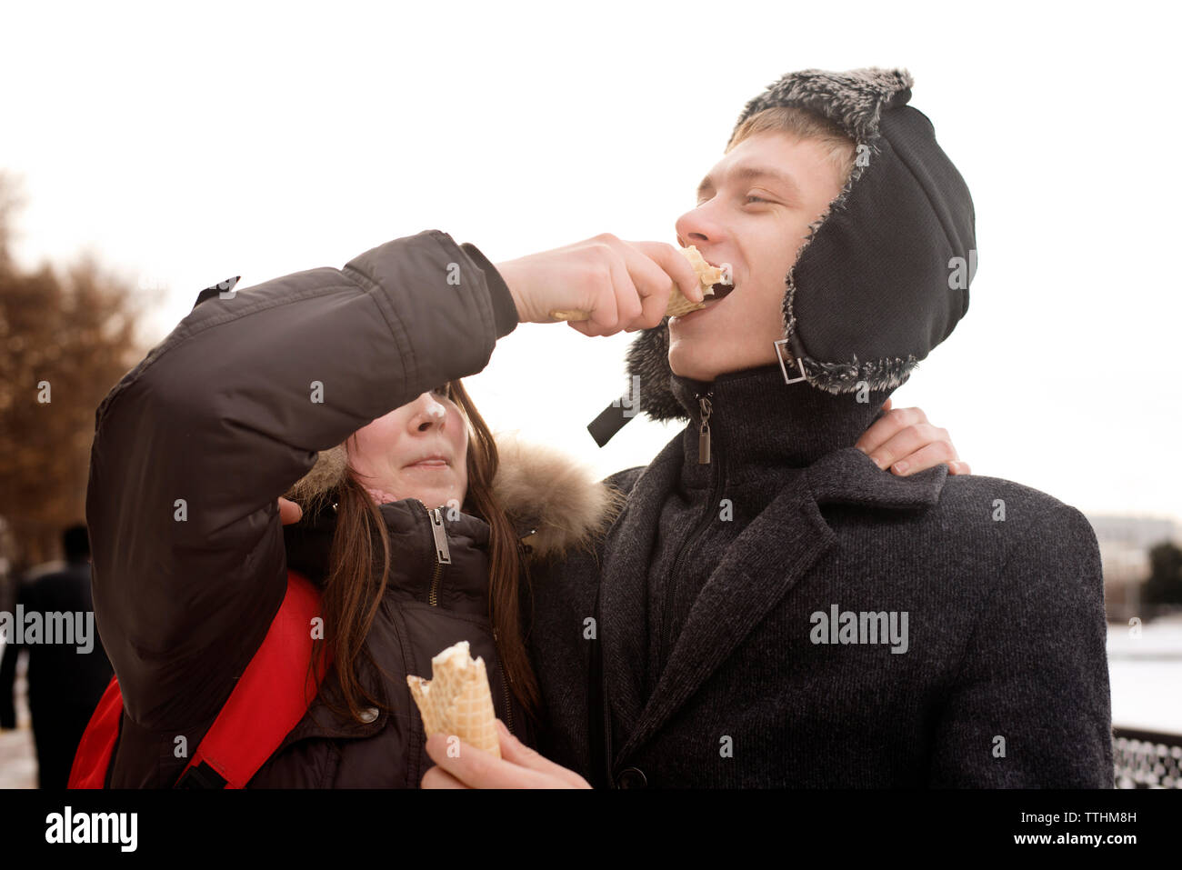 Man feeding girlfriend ice cream hi-res stock photography and images ...
