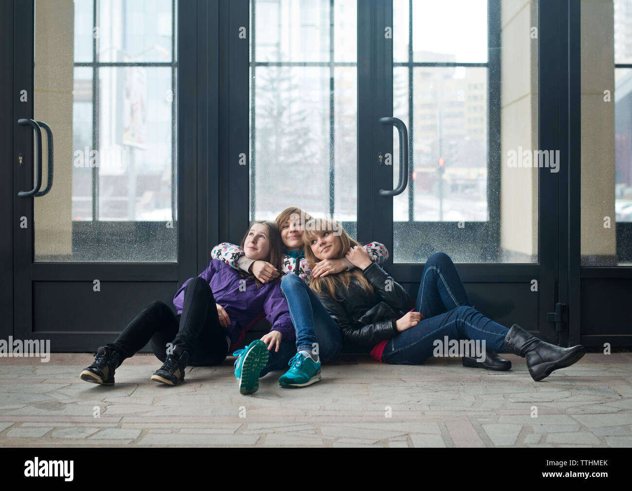 Smiling doors hi-res stock photography and images - Alamy