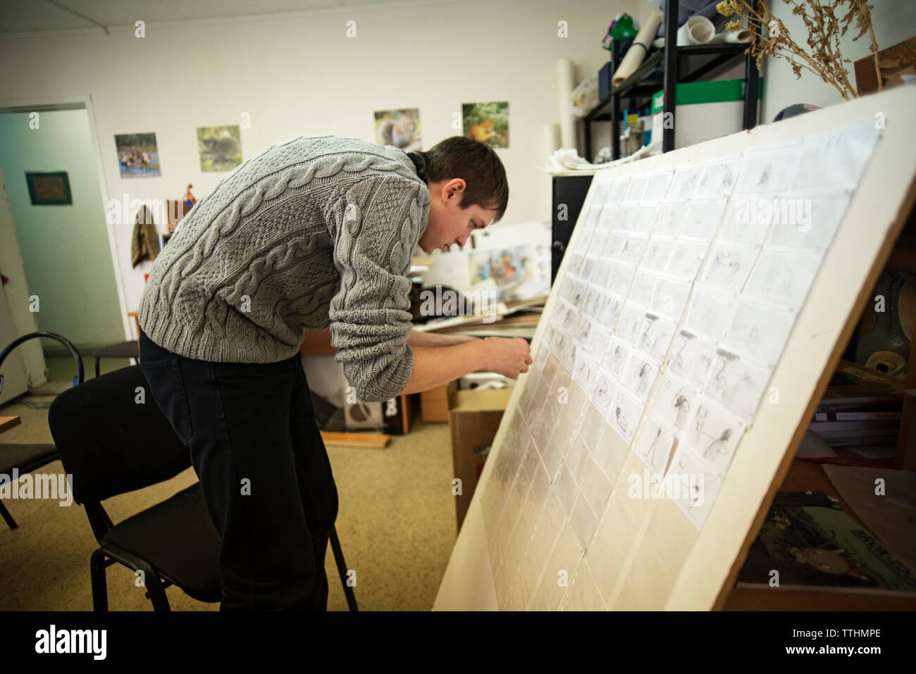 Man with papers hi-res stock photography and images - Alamy