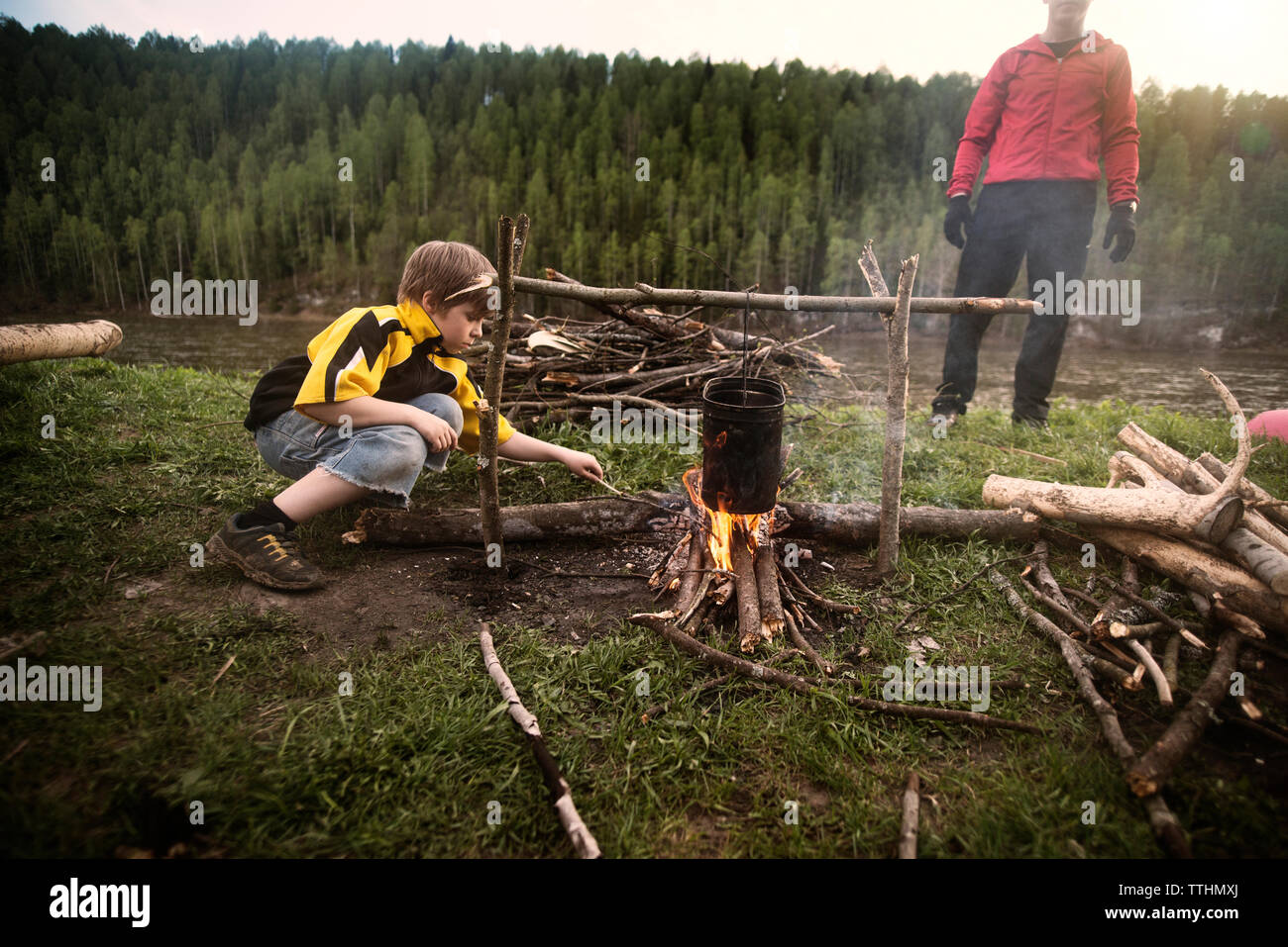 Bonfire boy hi-res stock photography and images - Alamy