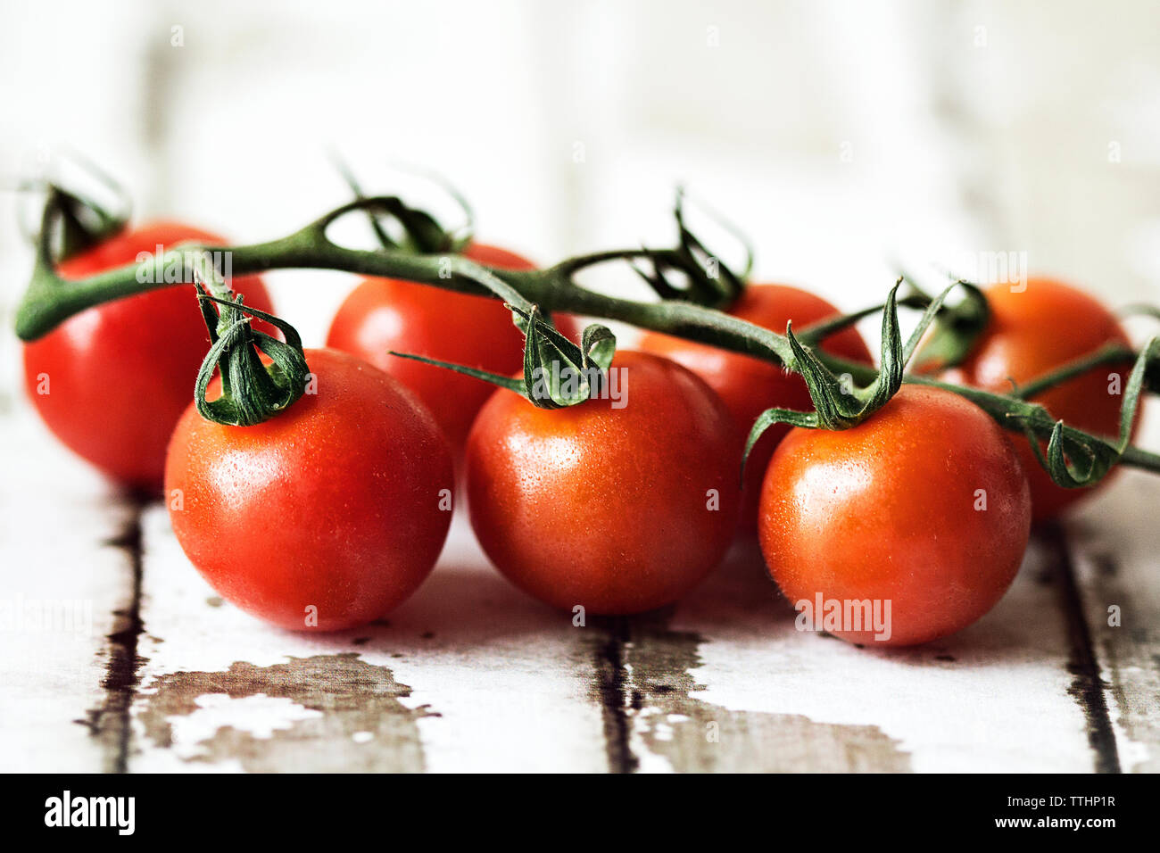 Tomatoes table hi-res stock photography and images - Alamy