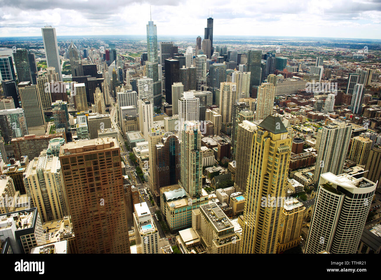 Modern cityscape towers skyscrapers hi-res stock photography and images ...