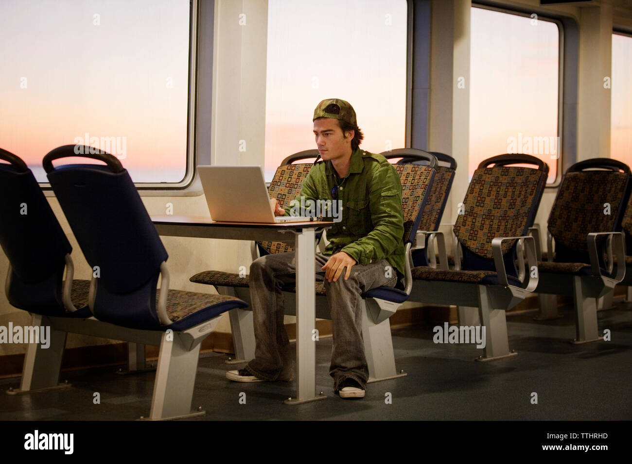 Computer ship hi-res stock photography and images - Alamy