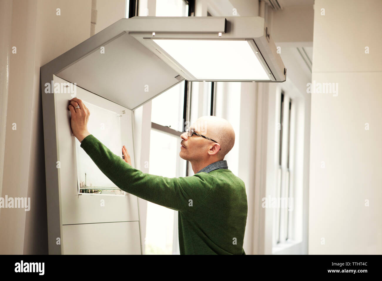 Office document organization hi-res stock photography and images - Alamy