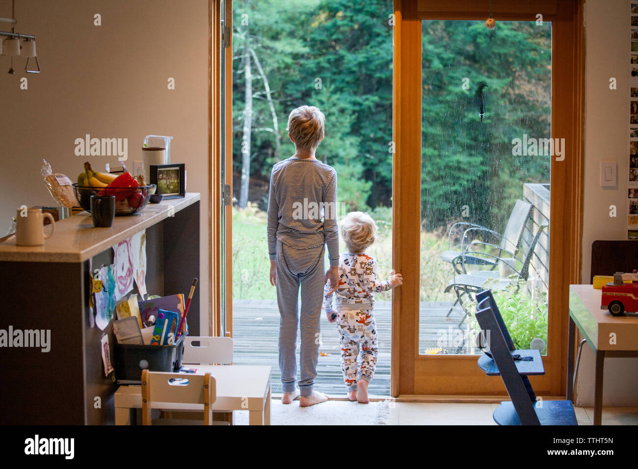 Brothers standing hi-res stock photography and images - Alamy