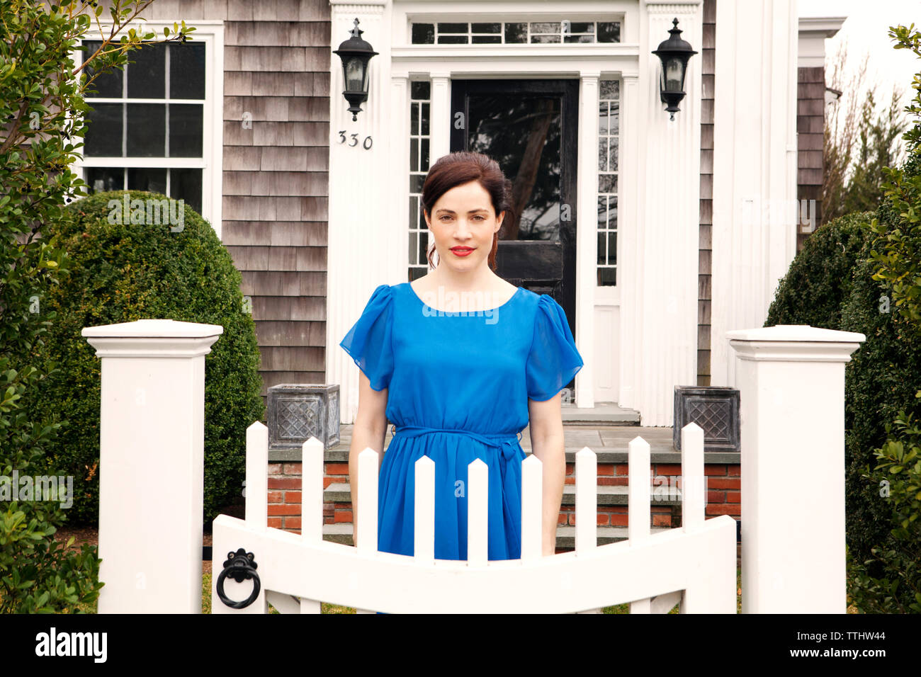 Standing at gate hi-res stock photography and images - Alamy