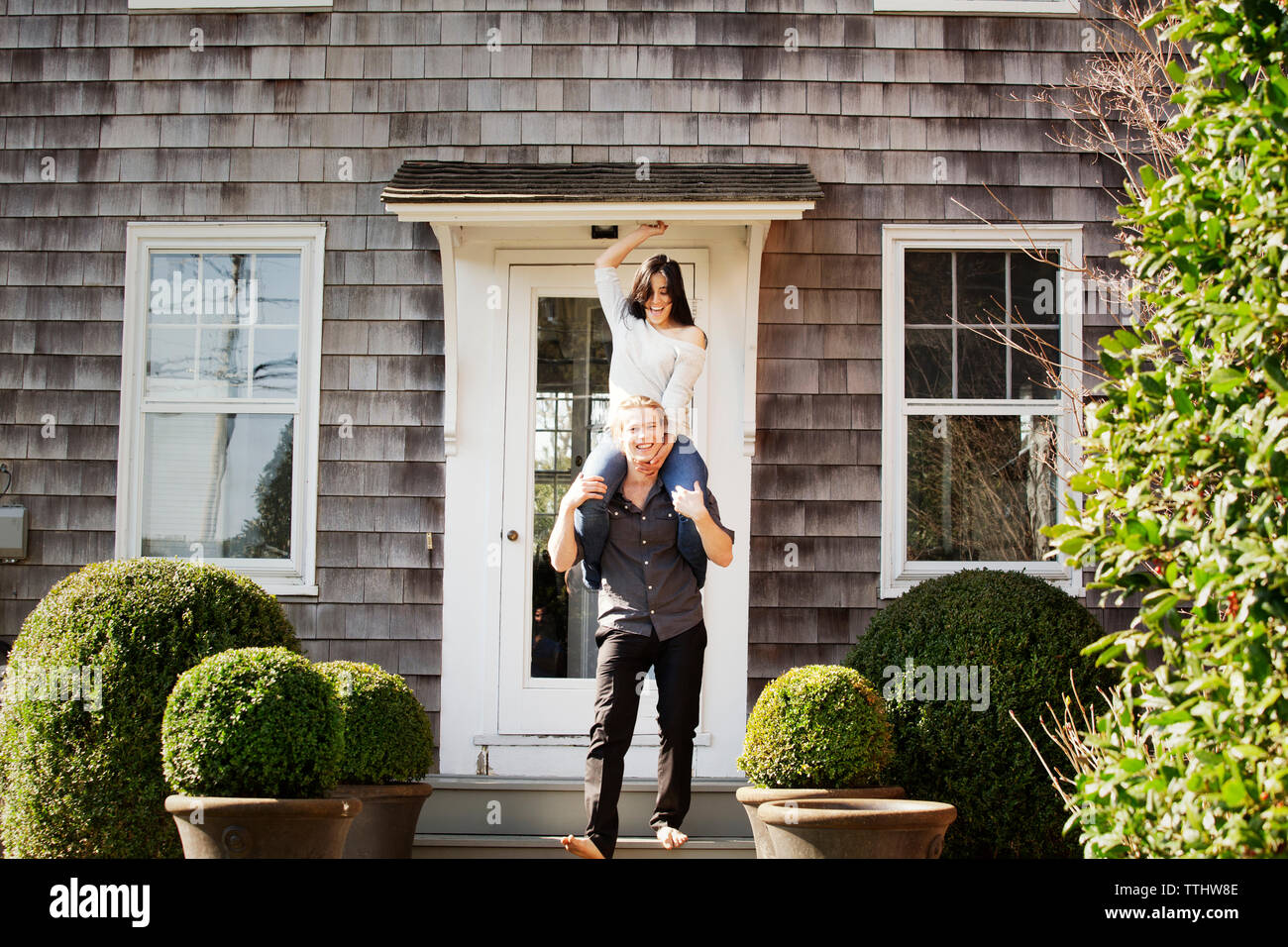 Man sitting on stoop hi-res stock photography and images - Alamy