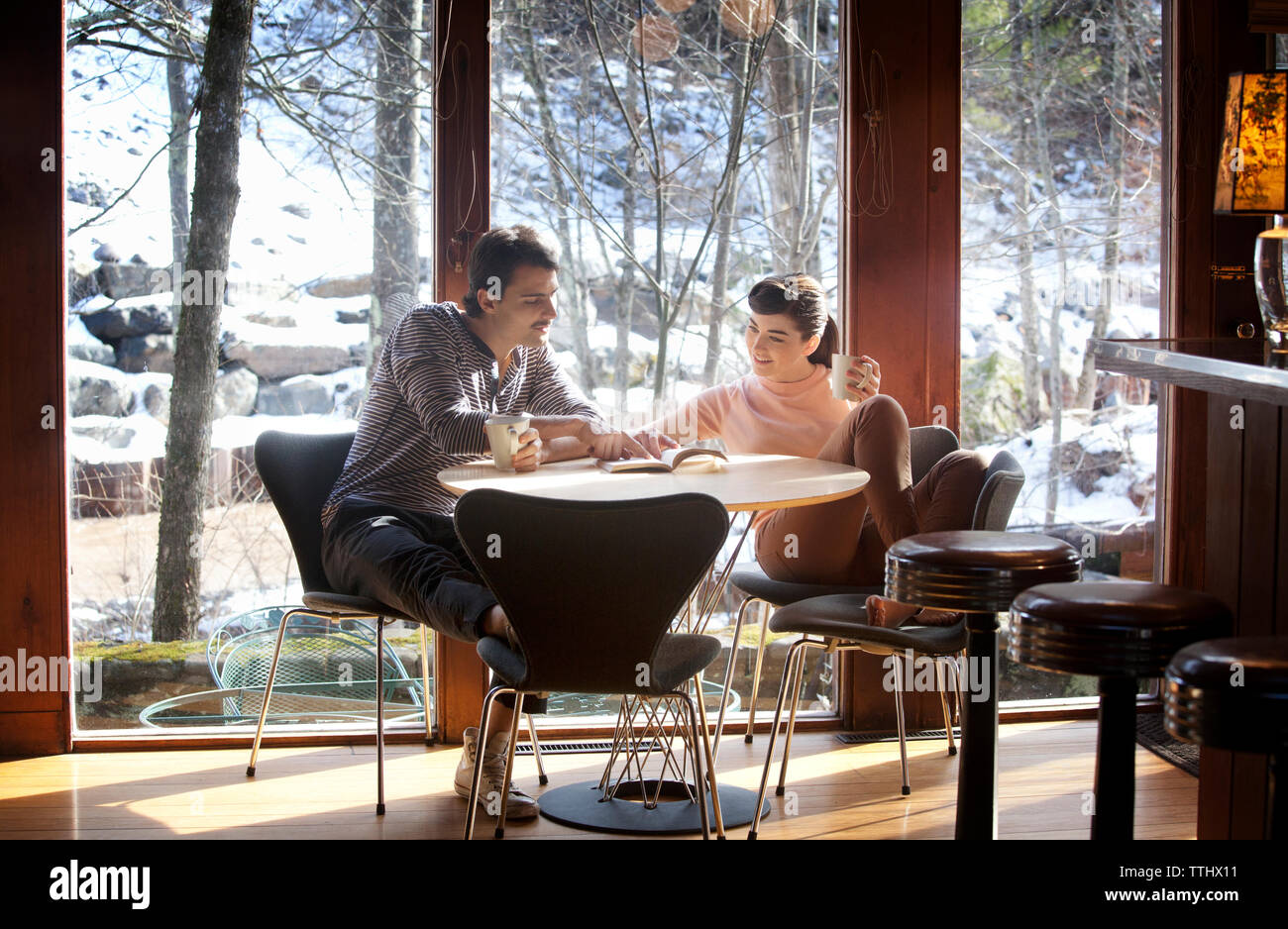 Man cafe table reading book hi-res stock photography and images - Alamy