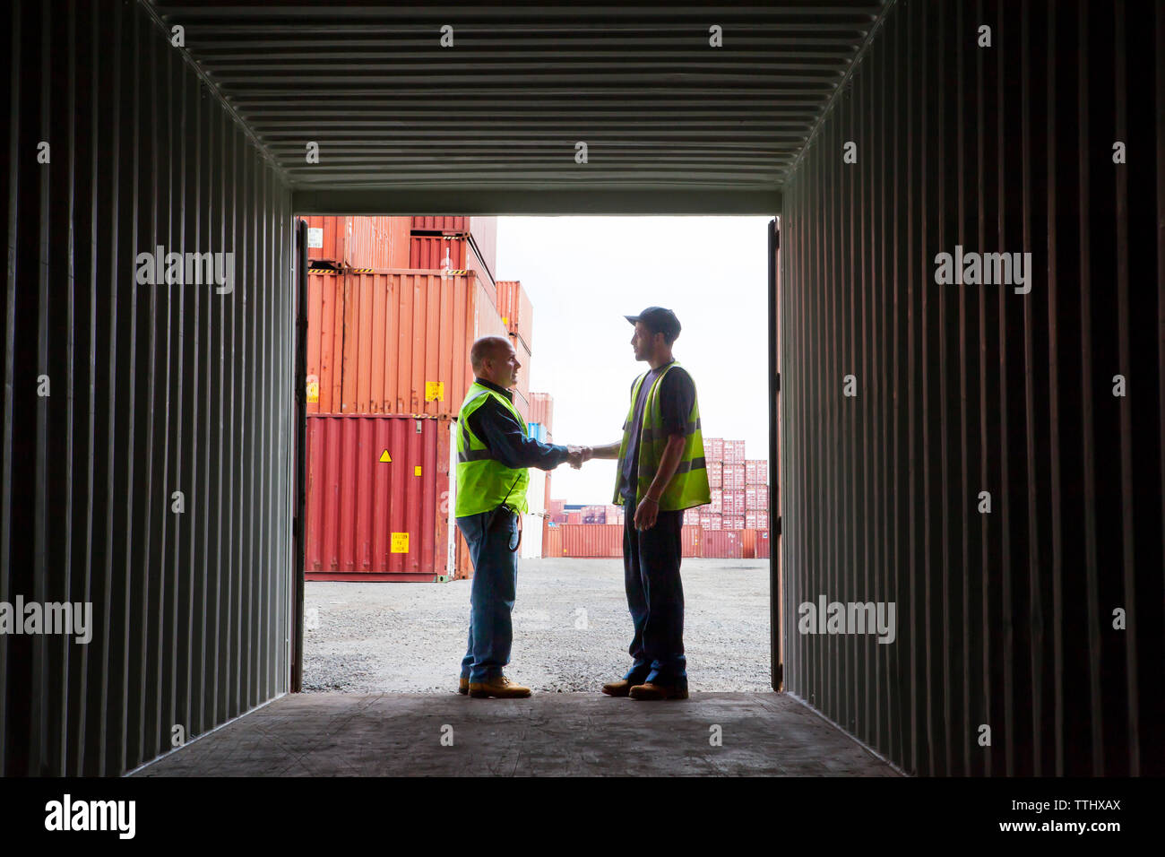 Two cargo containers hi-res stock photography and images - Alamy