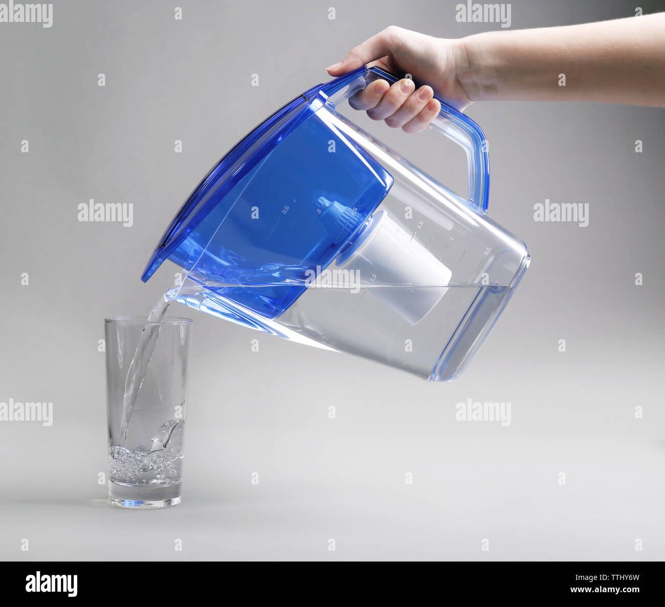 Hand pouring filtered water hi-res stock photography and images - Alamy