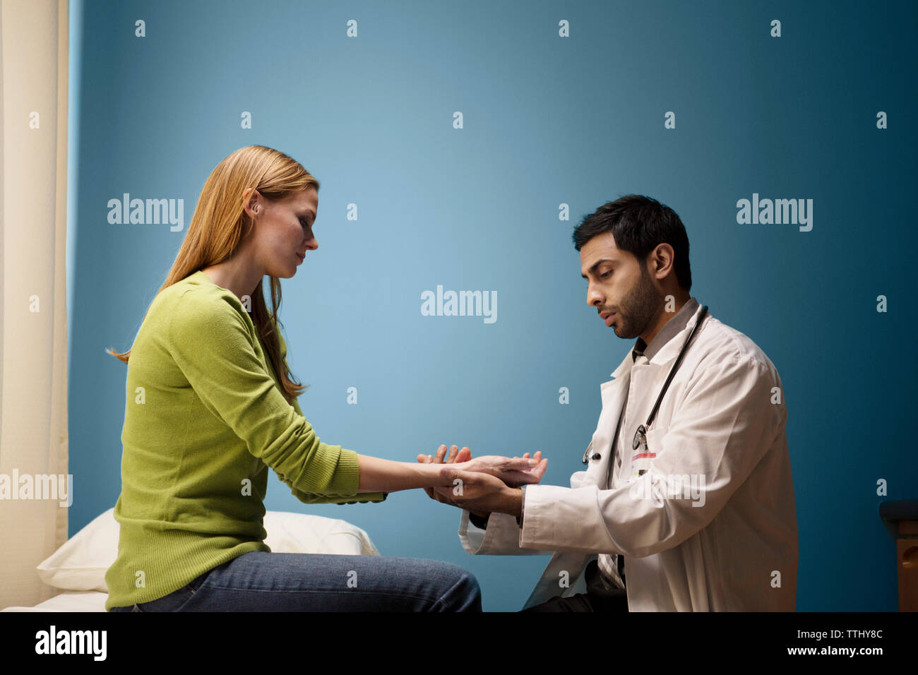 Doctor checking pulse of patient in hospital Stock Photo - Alamy