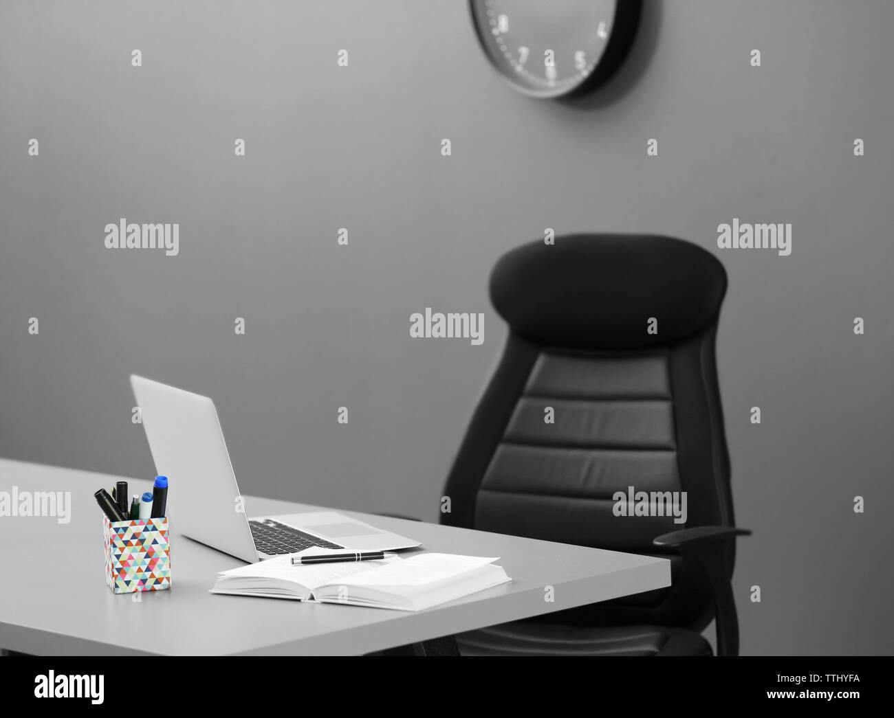 Modern stylish office work place Stock Photo - Alamy