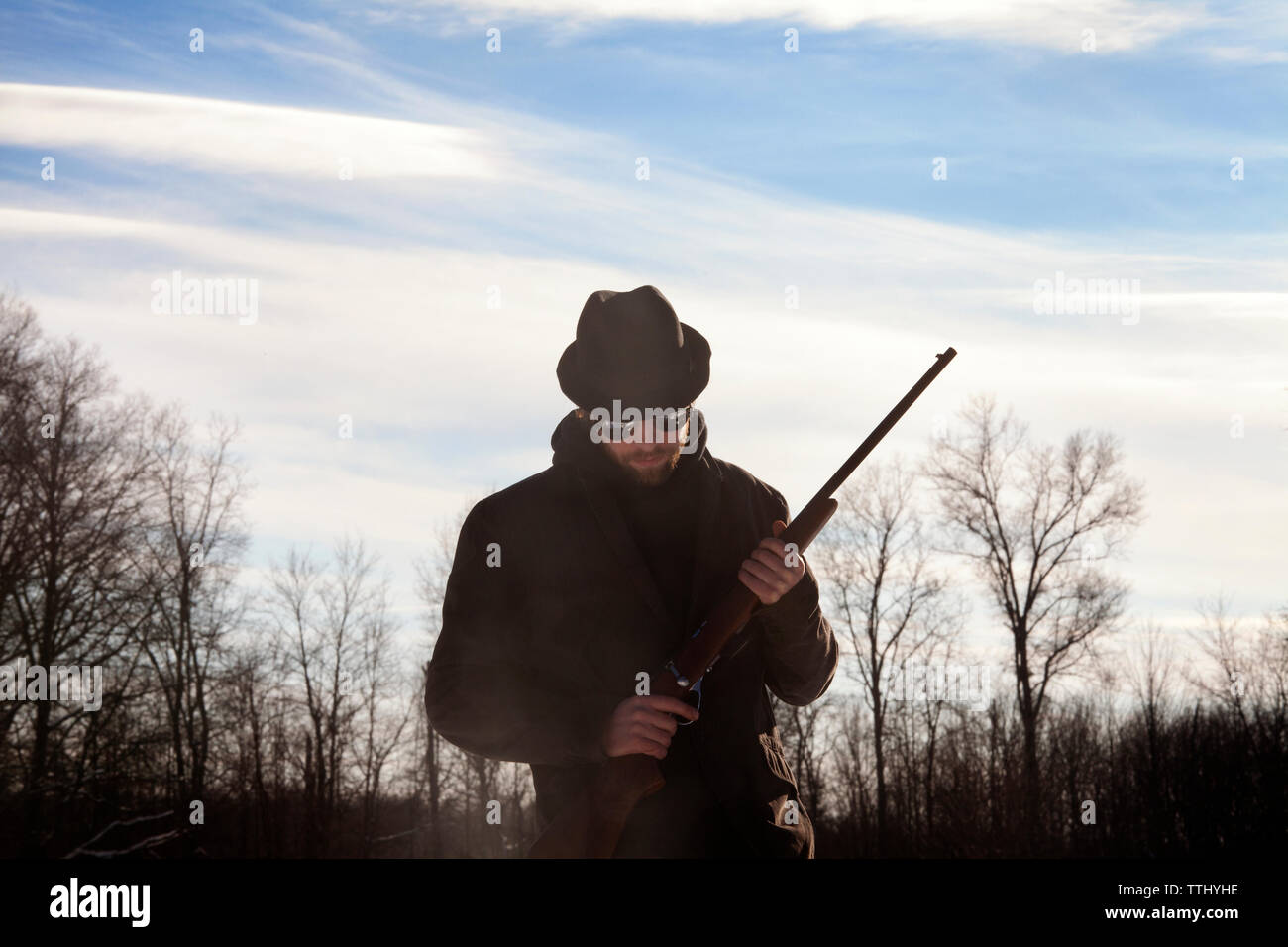 Man holding rifle hi-res stock photography and images - Alamy