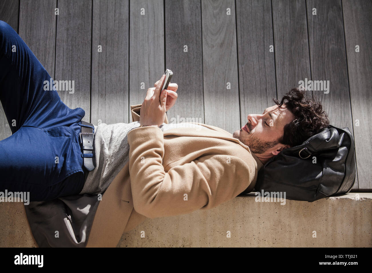 Man lying down side hi-res stock photography and images - Alamy
