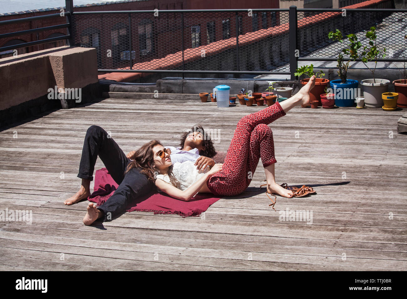 Person falling building hi-res stock photography and images - Alamy